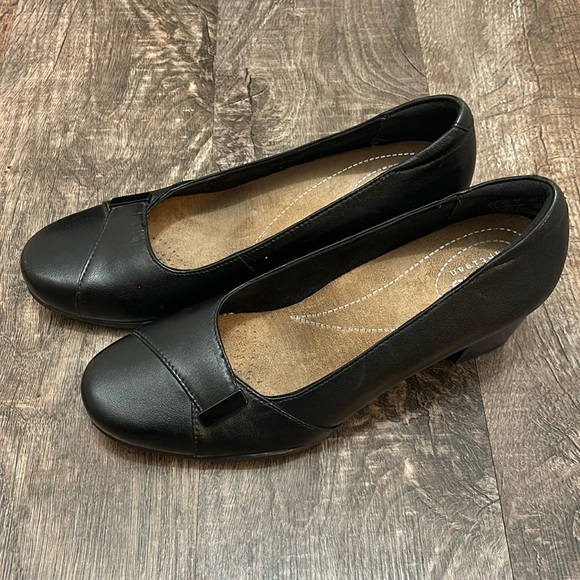 Clarks | Shoes | Clarks Artisan Womens Black Pumps | Poshmark